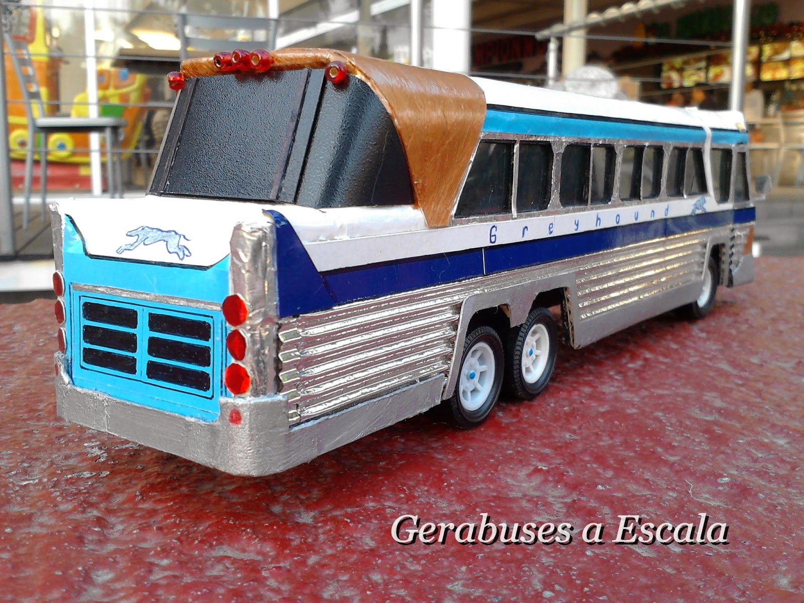 Gerabuses a Escala: Omnibus Mack MV 620D Coach: Raro entre los raros!