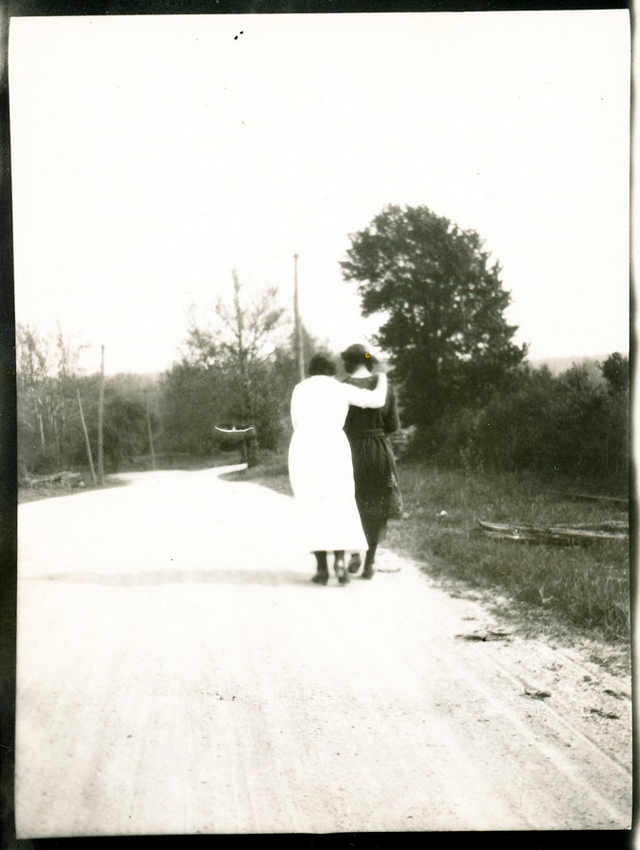 47 Interesting Found Snapshots of People Seen From Behind ~ Vintage ...