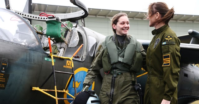 SWEDEN GETS ITS FIRST FEMALE FIGHTER PILOT IN OVER 25 YEARS - Blog ...
