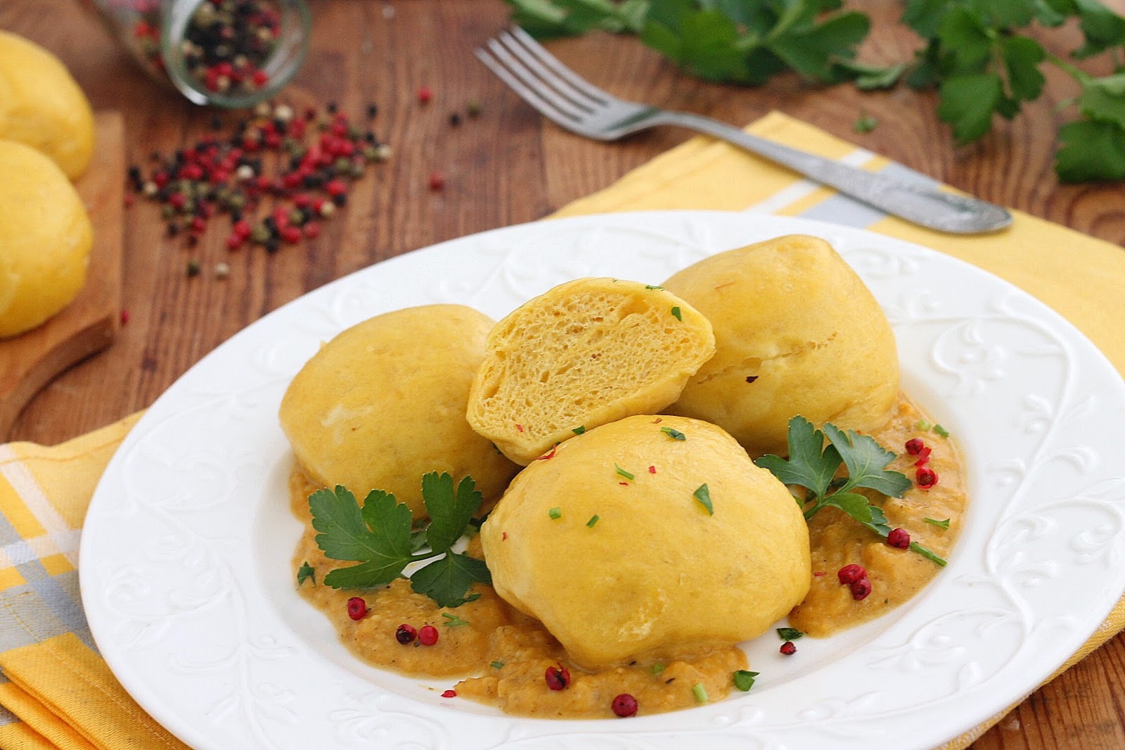 wesoła kuchnia: Dyniowe pyzy z sosem