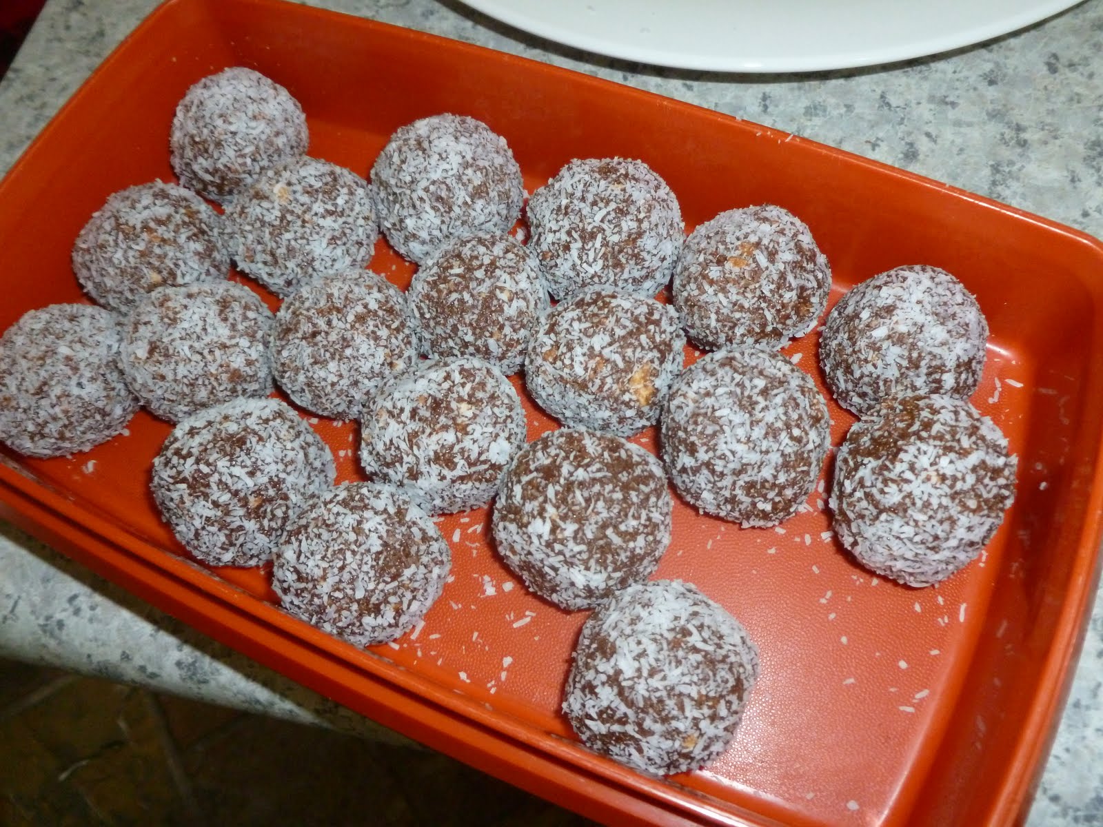 the buddies food and recipe blog: Baileys Balls