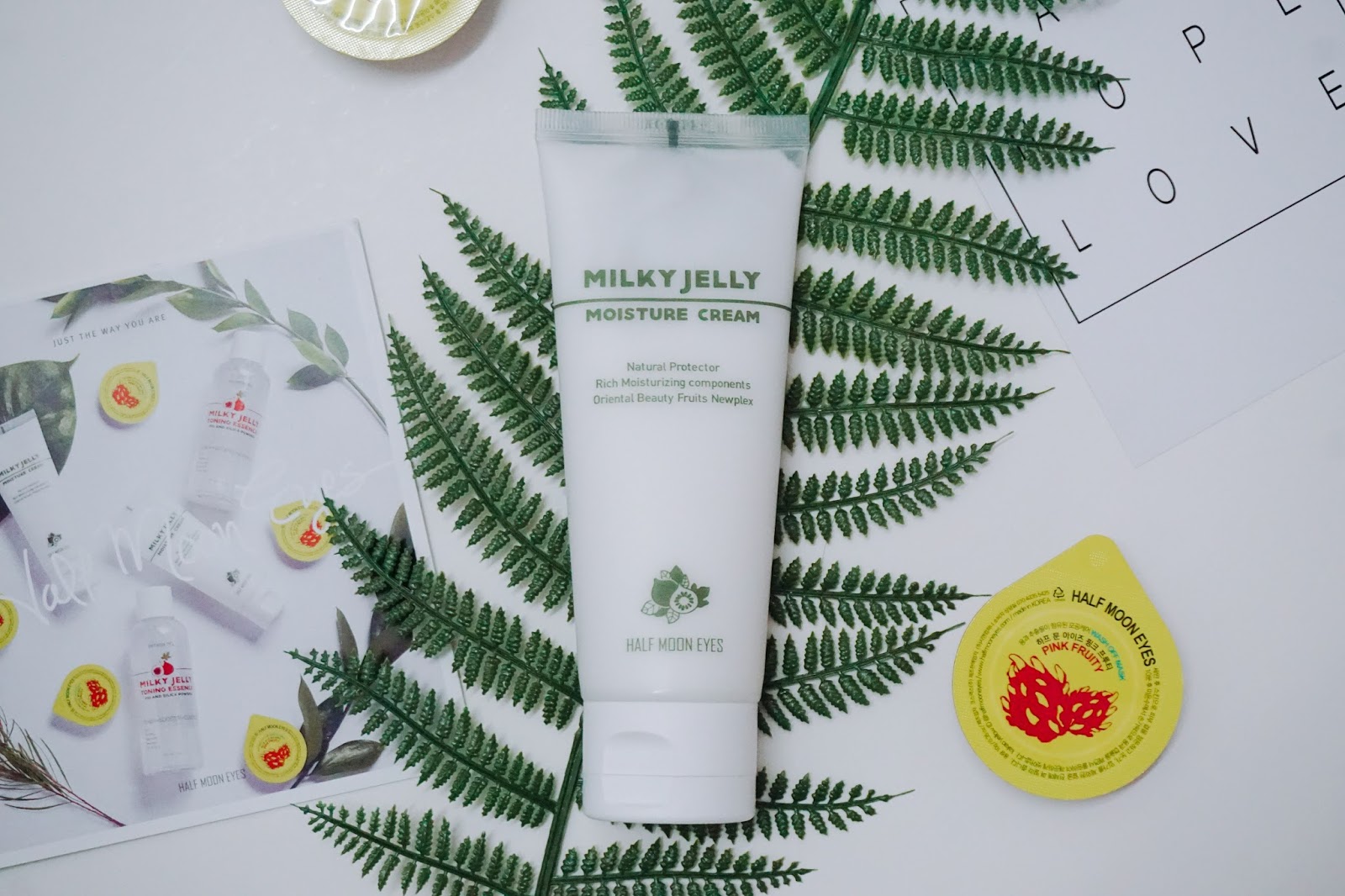 Half Moon Eyes Milky Jelly Moisture Cream Review | Snowman · Sharing