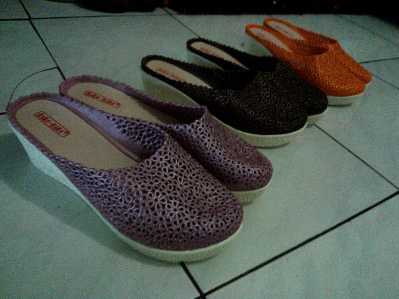 Busana Muslimah: SEPATU, SLOP DAN SENDAL KARET ASLI @ RP. 80.000