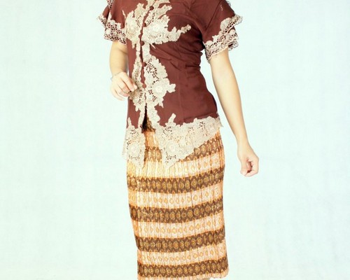 Model Baju Terusan Wanita Celana Panjan Modern Brokat Batik Terbaru