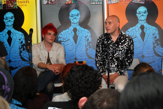 Grant Morrison and Gerard Way at Meltdown Comics [Photos] - MCRmy Ecuador