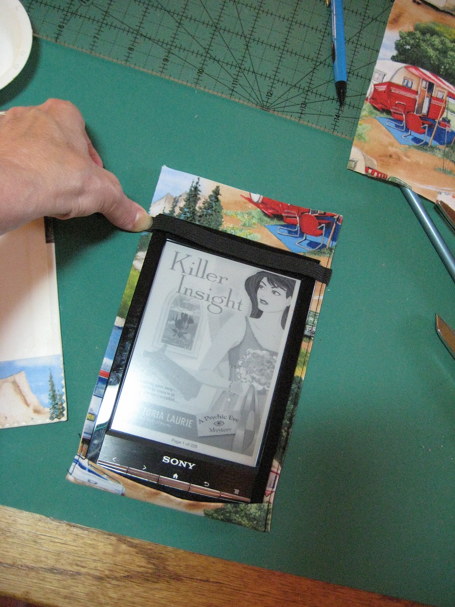 FlossieBlossoms: Easy Tutorial for E-Reader Cover Using an Old Book