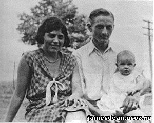 JAMES DEAN: CON SUS PADRES. WITH YOUR PARENTS