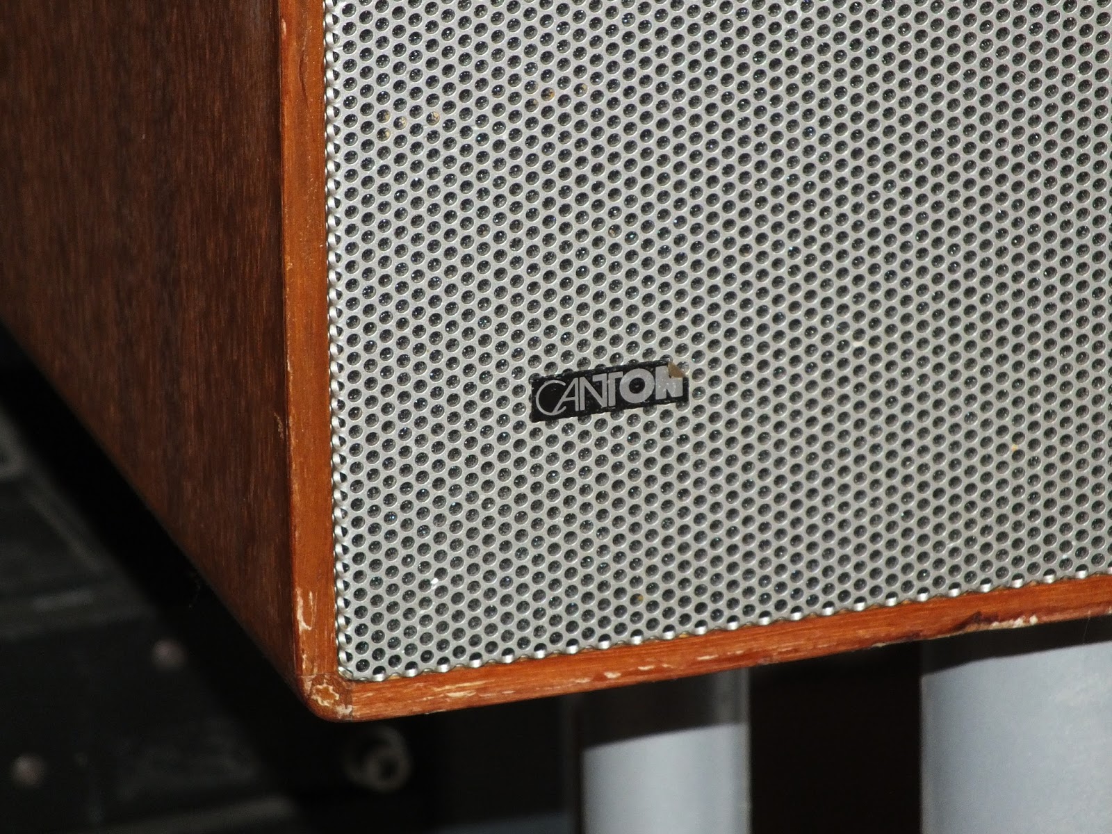 Infrequent Sound [sex.tex] technology: Canton LE-900, 1974, made Germany