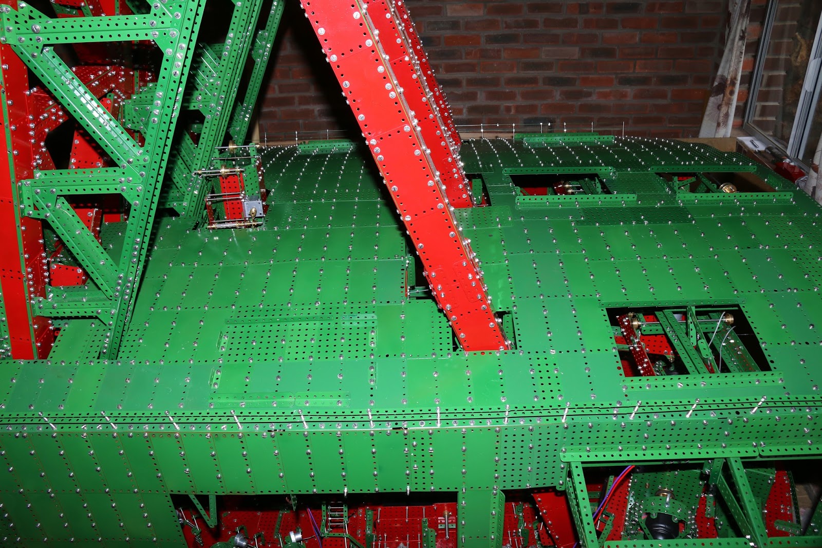 Mighty Meccano Marion 6360: Follow the construction of this ultra-large ...