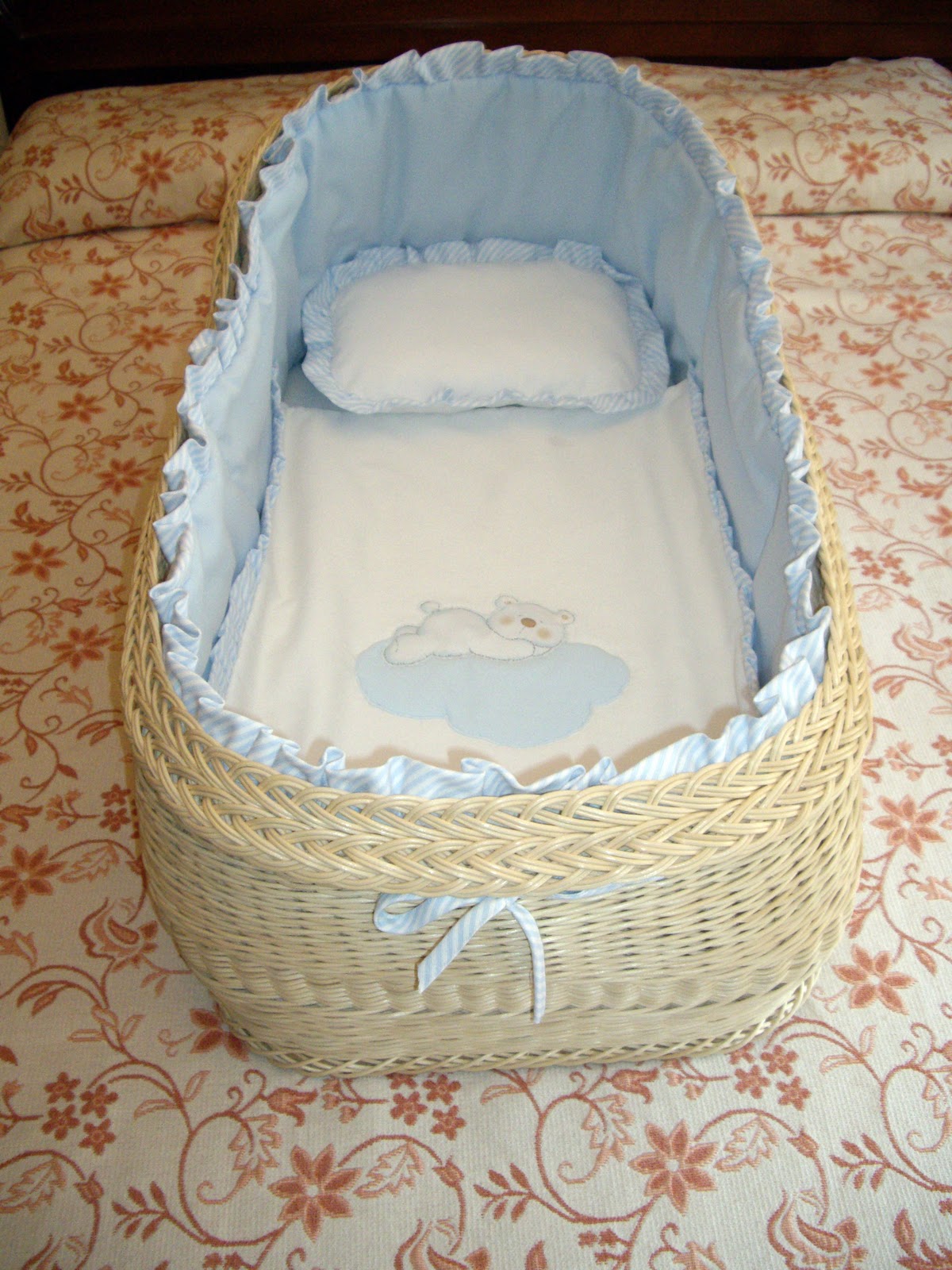 Moises de mimbre - Imagui