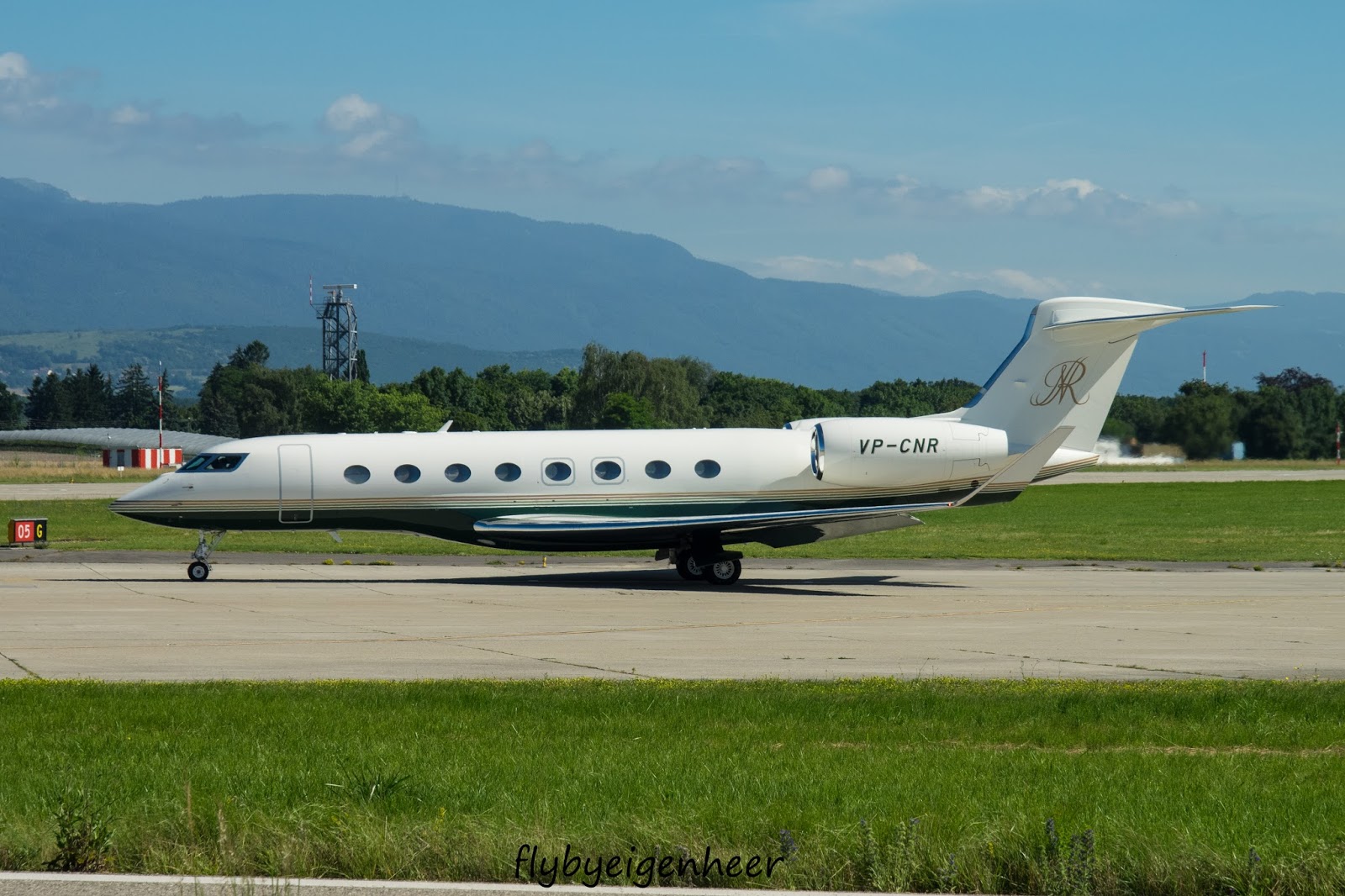 FLUGZEUGE Privatjets etc: VP-CNR Gulfstream G-VI GLF6