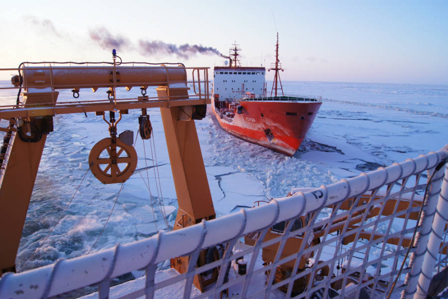 Seemorerocks: Global sea ice is at record lows IN WINTER!