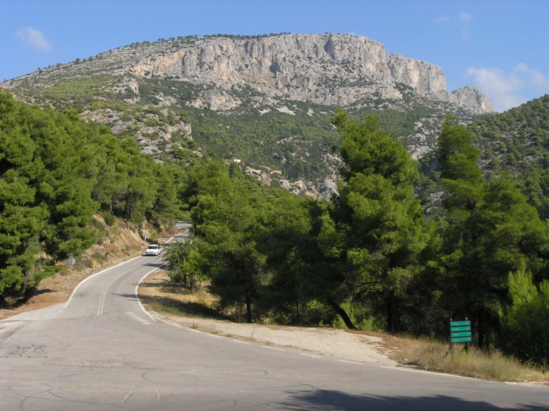 ΤΑΞΙΔΙΑ ΜΕ ΕΝΑΝ ΕΥΡΥΓΩΝΙΟ: ΠΑΡΝΗΘΑ, ΦΡΟΥΡΙΟ ΦΥΛΗΣ, ΔΕΡΒΕΝΟΧΩΡΙΑ, ΣΚΟΥΡΤΑ