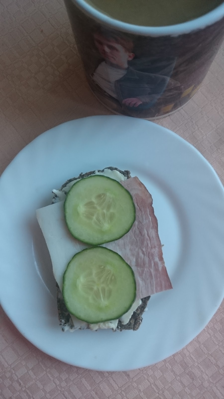 Kiisukeauh: Must leib LCHF.