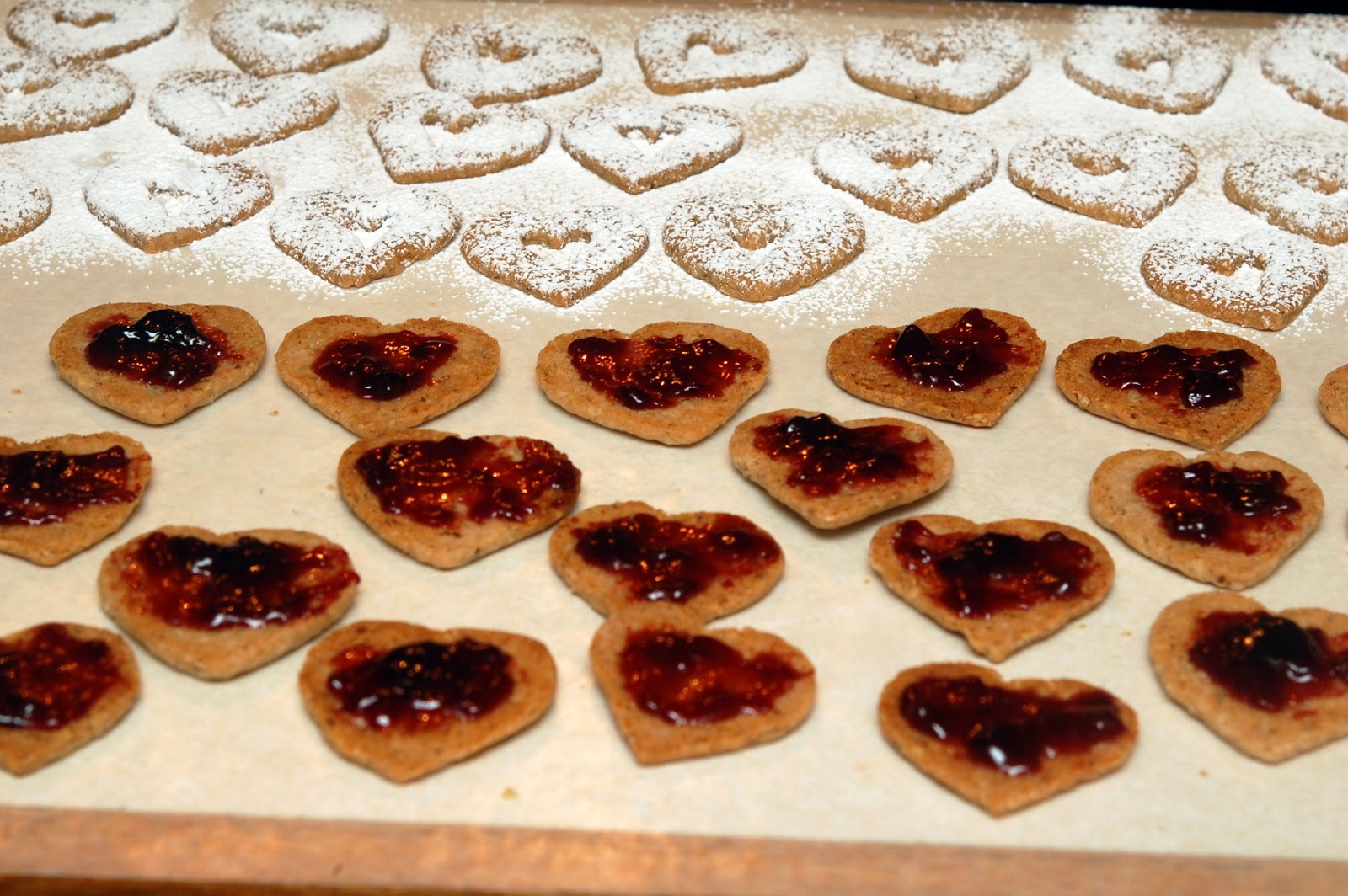 MELT IN YOUR MOUTH PECAN LINZER TARTS! - Hugs and Cookies XOXO