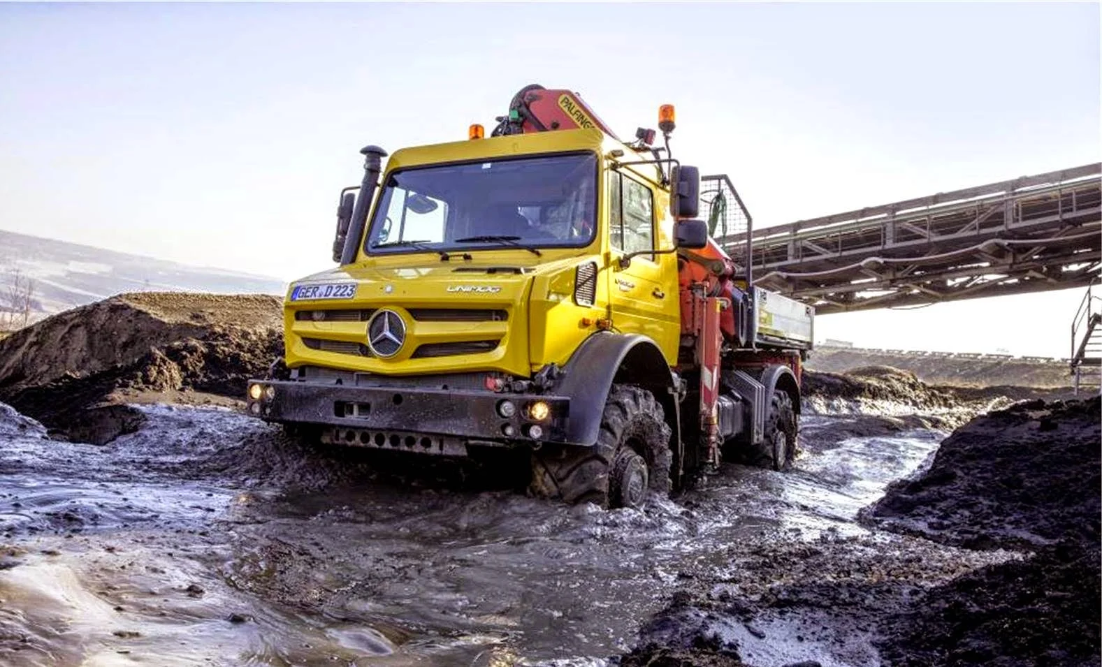 Mercedes-Benz apresenta novas versões do Unimog
