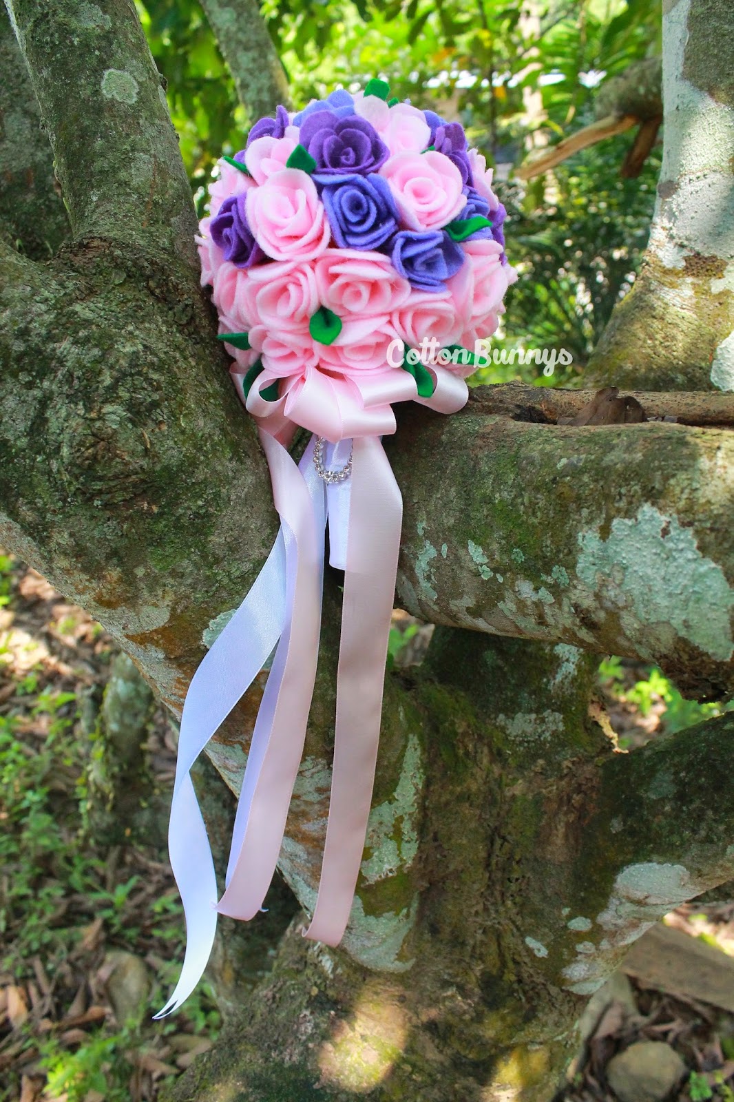 Bunga Tangan Rose Felt | CottonBunnys Florist