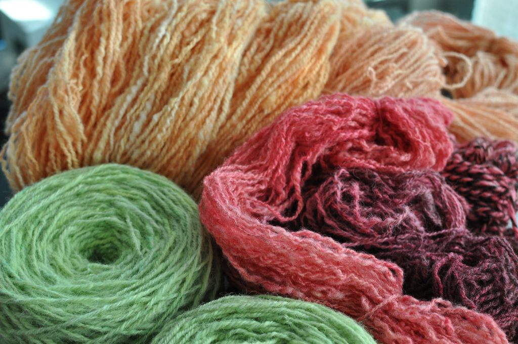 COLOURS AND FABRICS: Wool dyeing