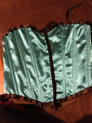 pearls. lace. & barb wire.: DIY Home-made corset/bustier
