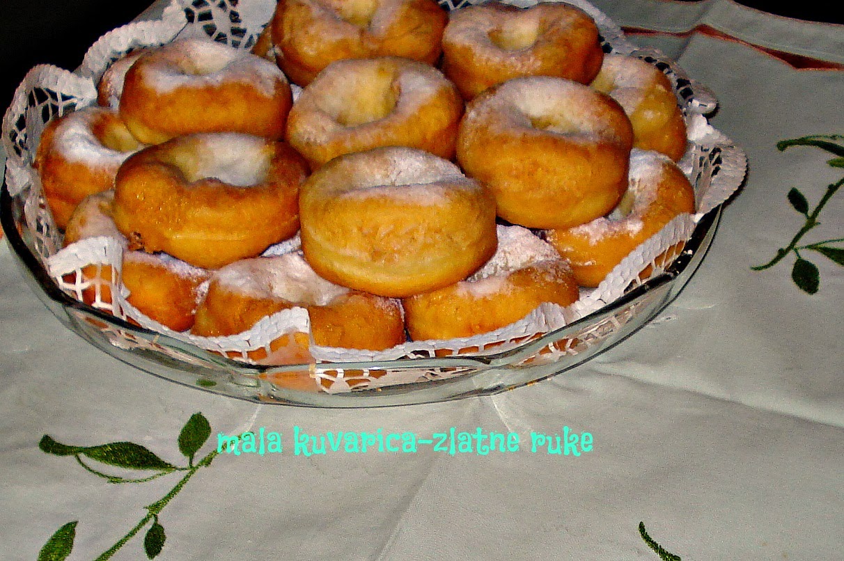 MALA KUVARICA - ZLATNE RUKE: KROFNE