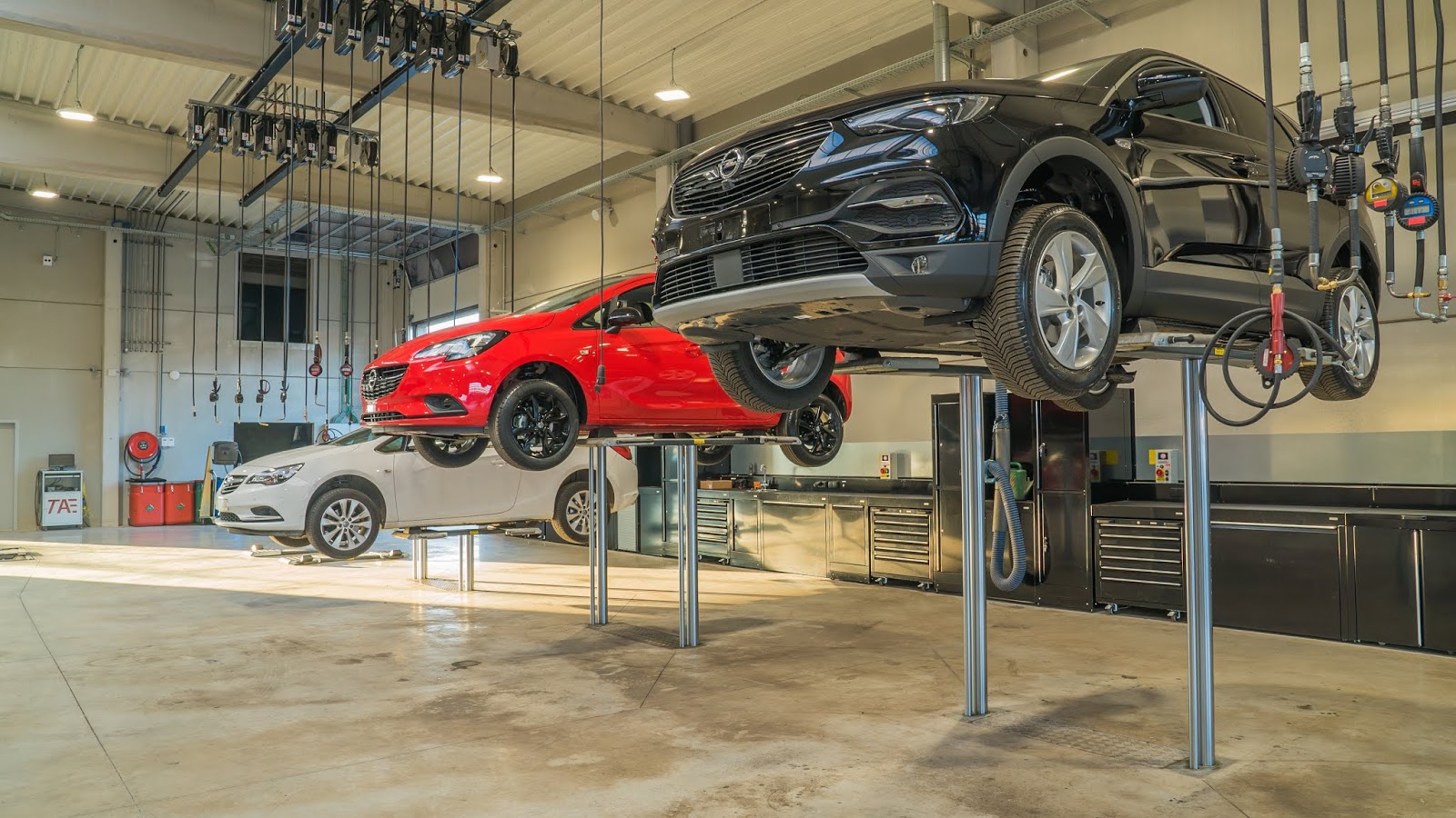 De gloednieuwe Opel garage Willems in Bergen uitgerust door TAE ! | TAE ...