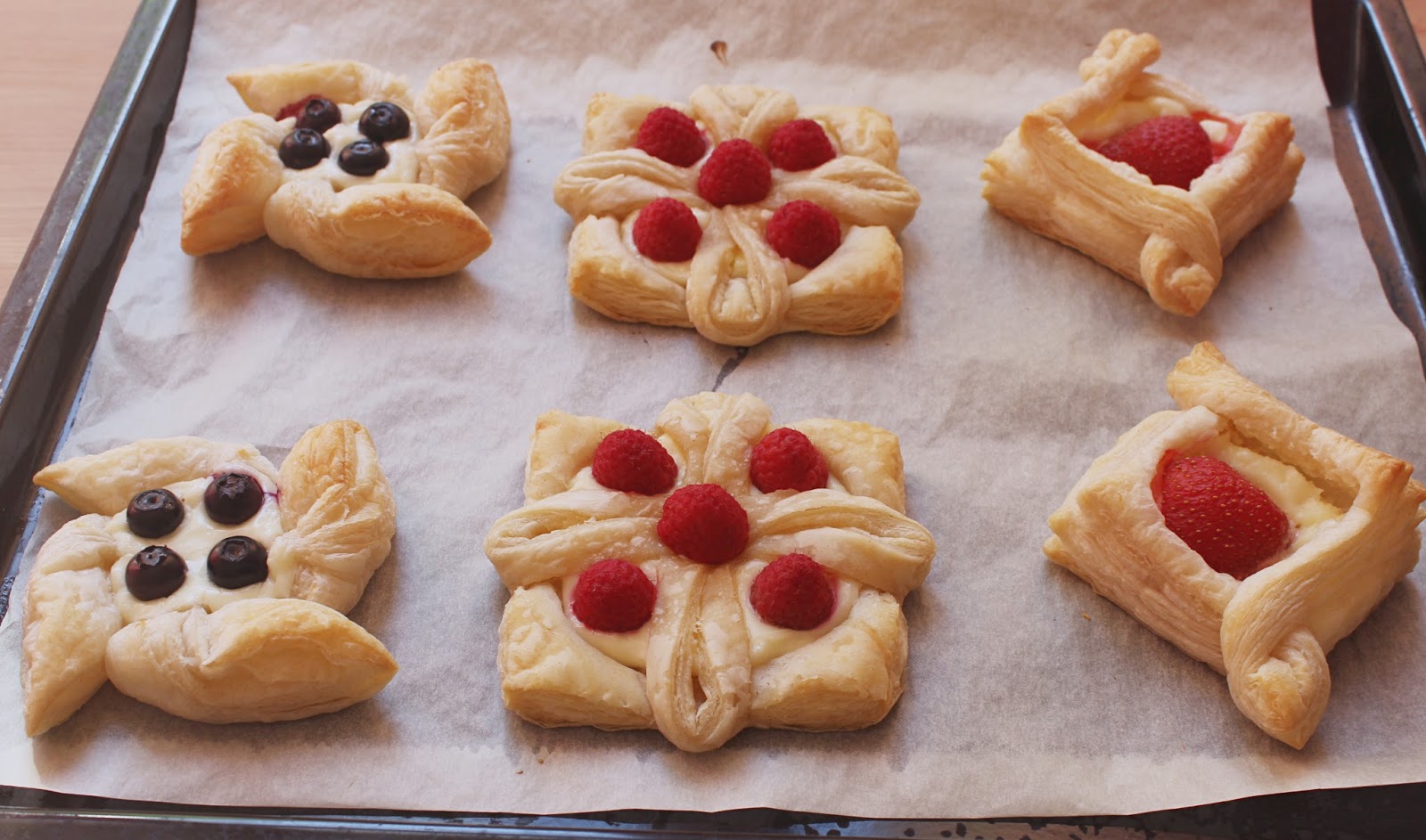 Pudica's Food Corner: Berry Puff Pastries