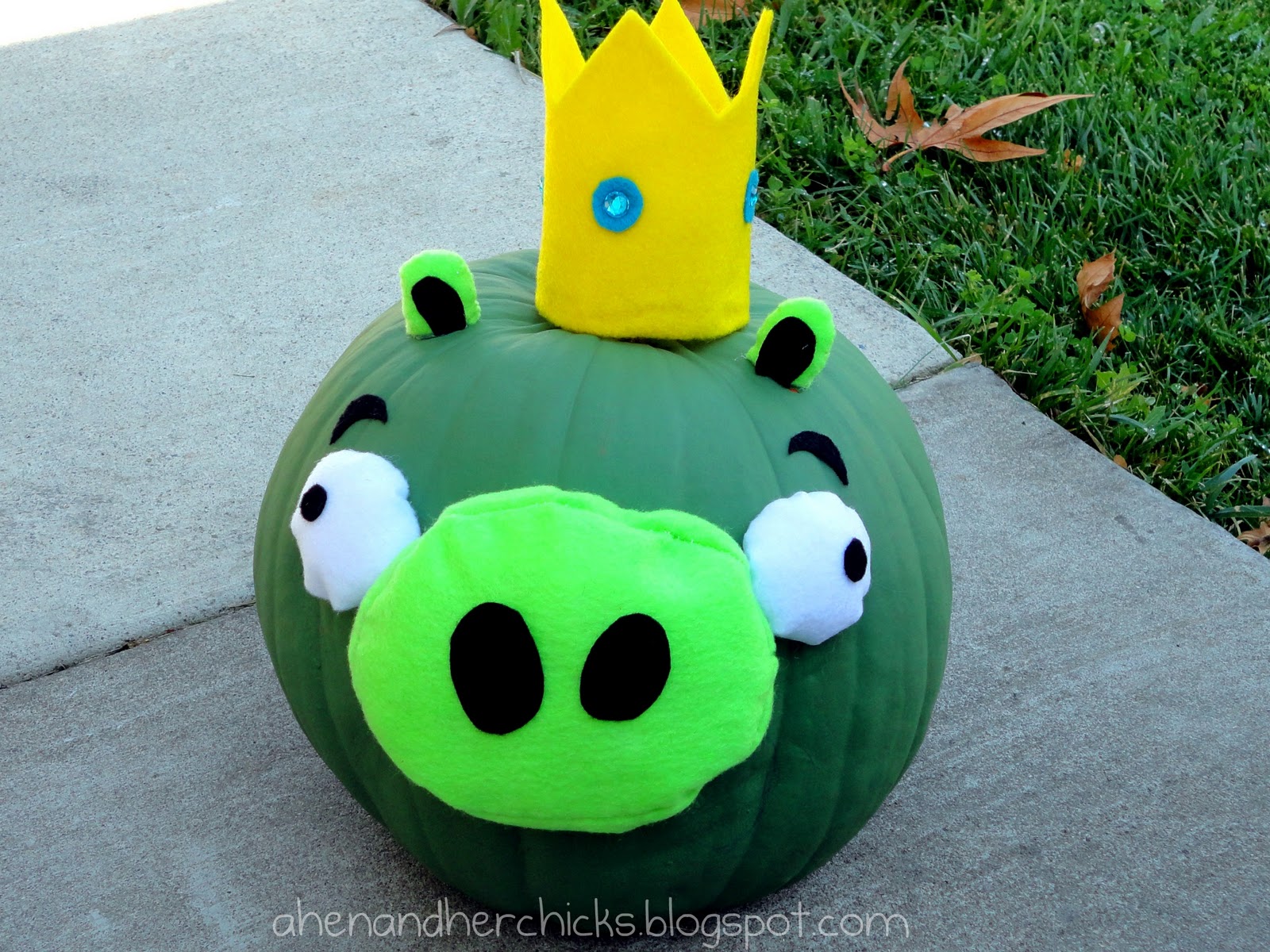 A Hen and Her Chicks: Angry Birds Pumpkin
