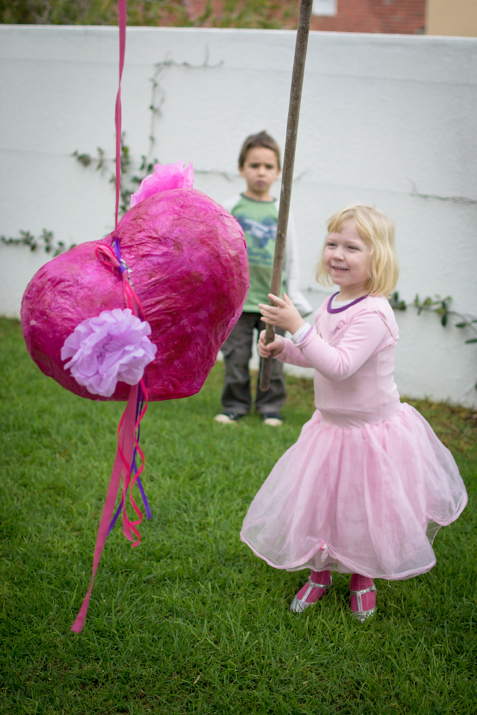 cherrypie days: how to make a piñata
