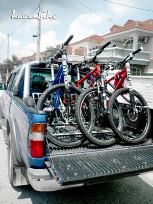 kawanbike: DIY Pick-up truck bike rack... in action