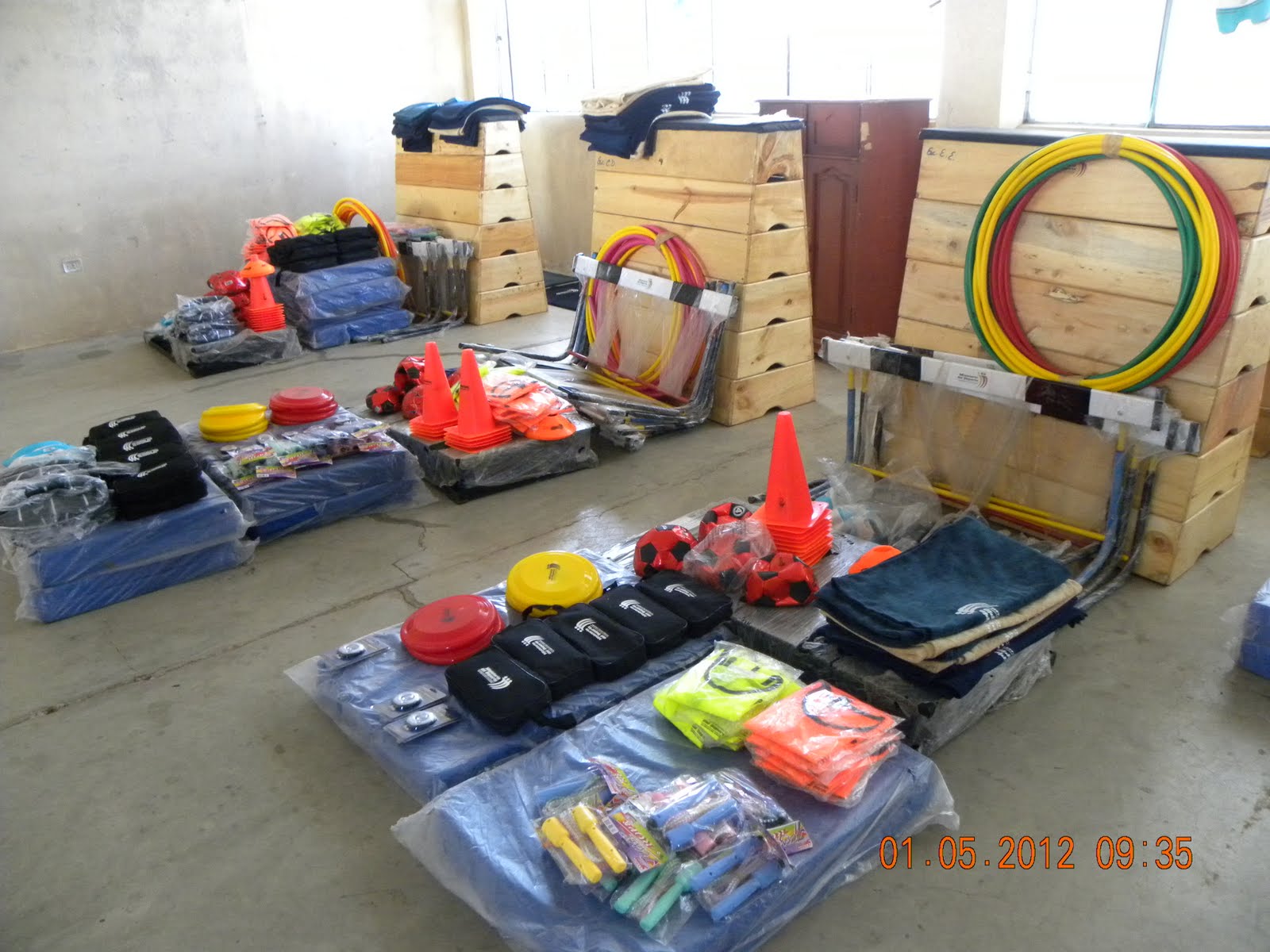 EduGalápagos: ENTREGAN KITS DEPORTIVOS Y JUEGOS DIDÁCTICOS A PLANTELES ...