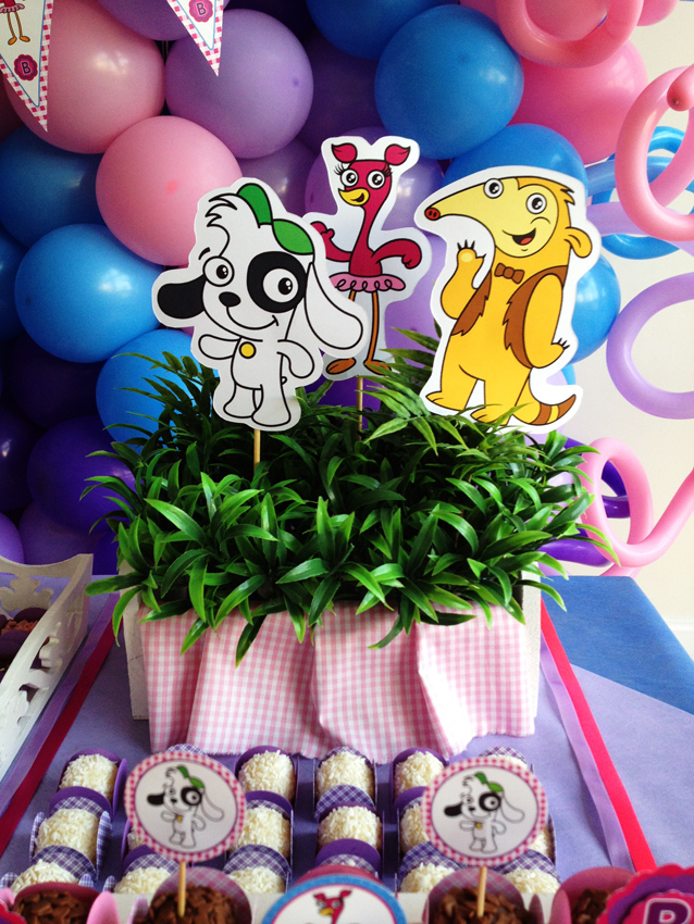 Invvitare: Bruna 1 ano - em tons de rosa, lilás e roxo, a turma do Doki ...