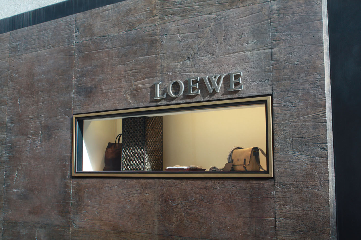 WhiteGloveThief: Loewe Primavera 2011