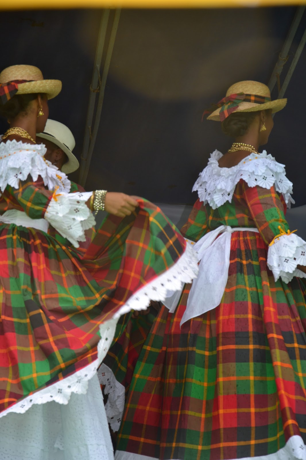 Épinglé par Kendra king sur creole wear | Robe broderie, Tenue ...