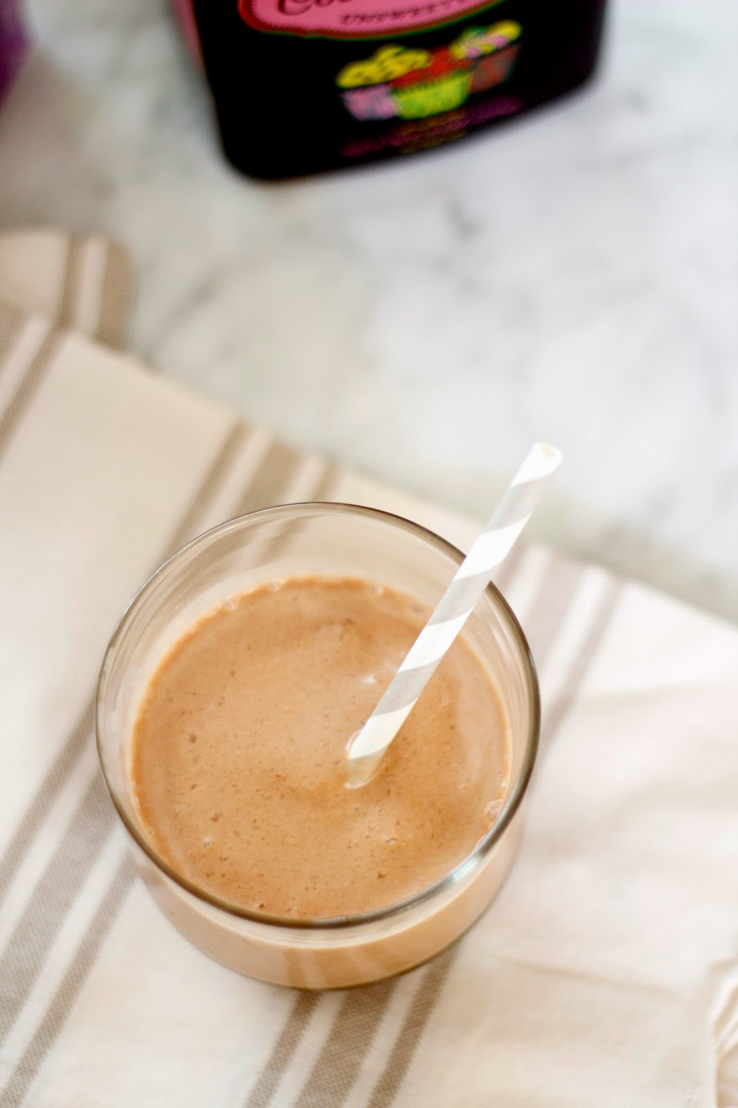 In The Kitchen: Chocolate Peanut Butter Smoothie | Craft and Couture