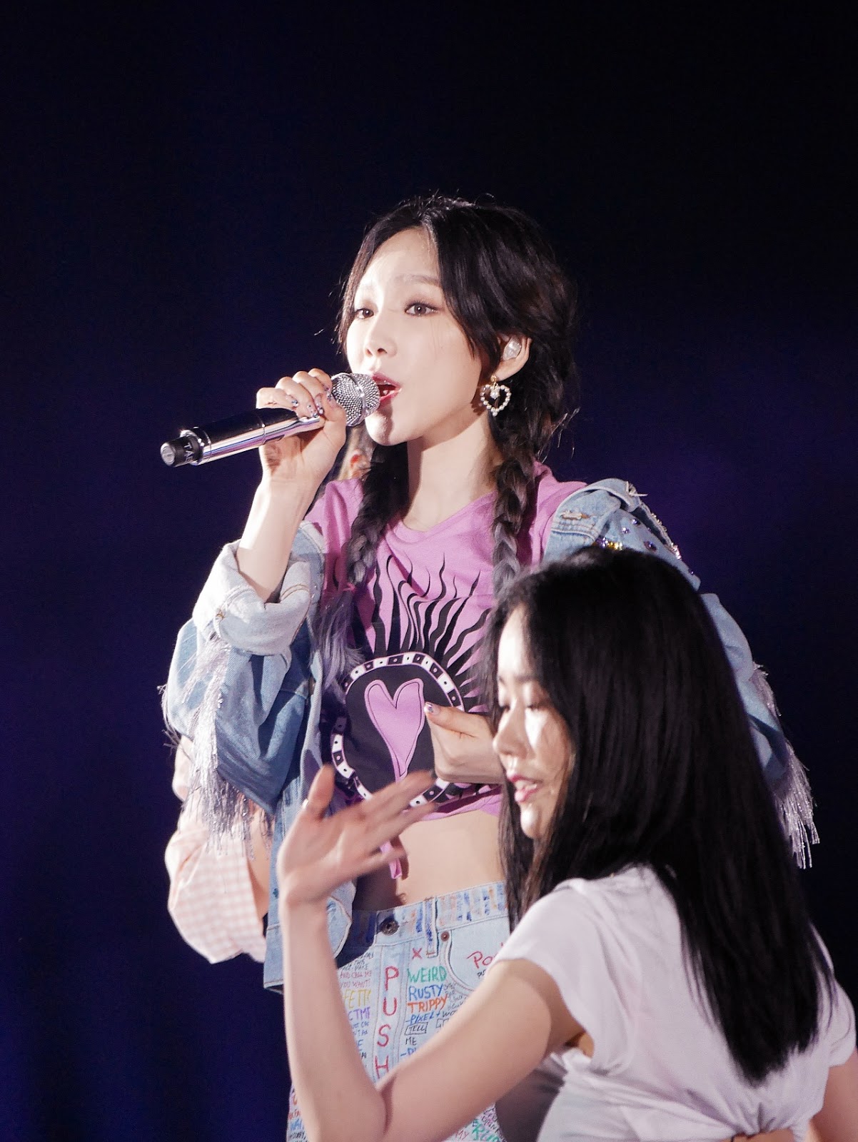 See SNSD TaeYeon's pictures from her 'PERSONA' concert in Hong Kong ...