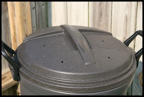 Wonderfully Wyckked: Cheap Ass DIY Compost Bin - Priceless!