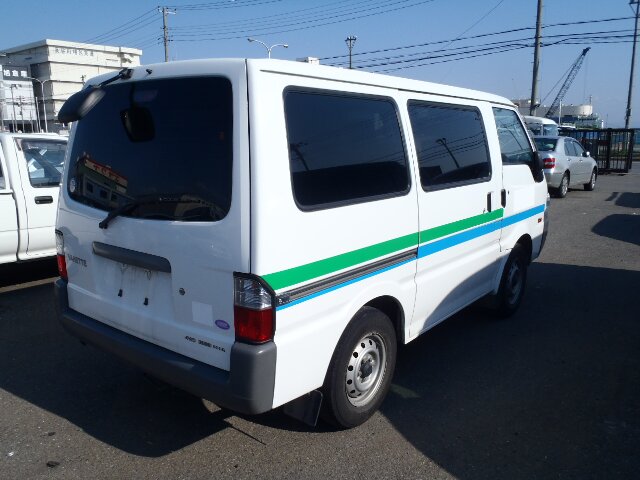 EN: "Nissan Venette van 2007/02" ALREADY IN SRI LANKA