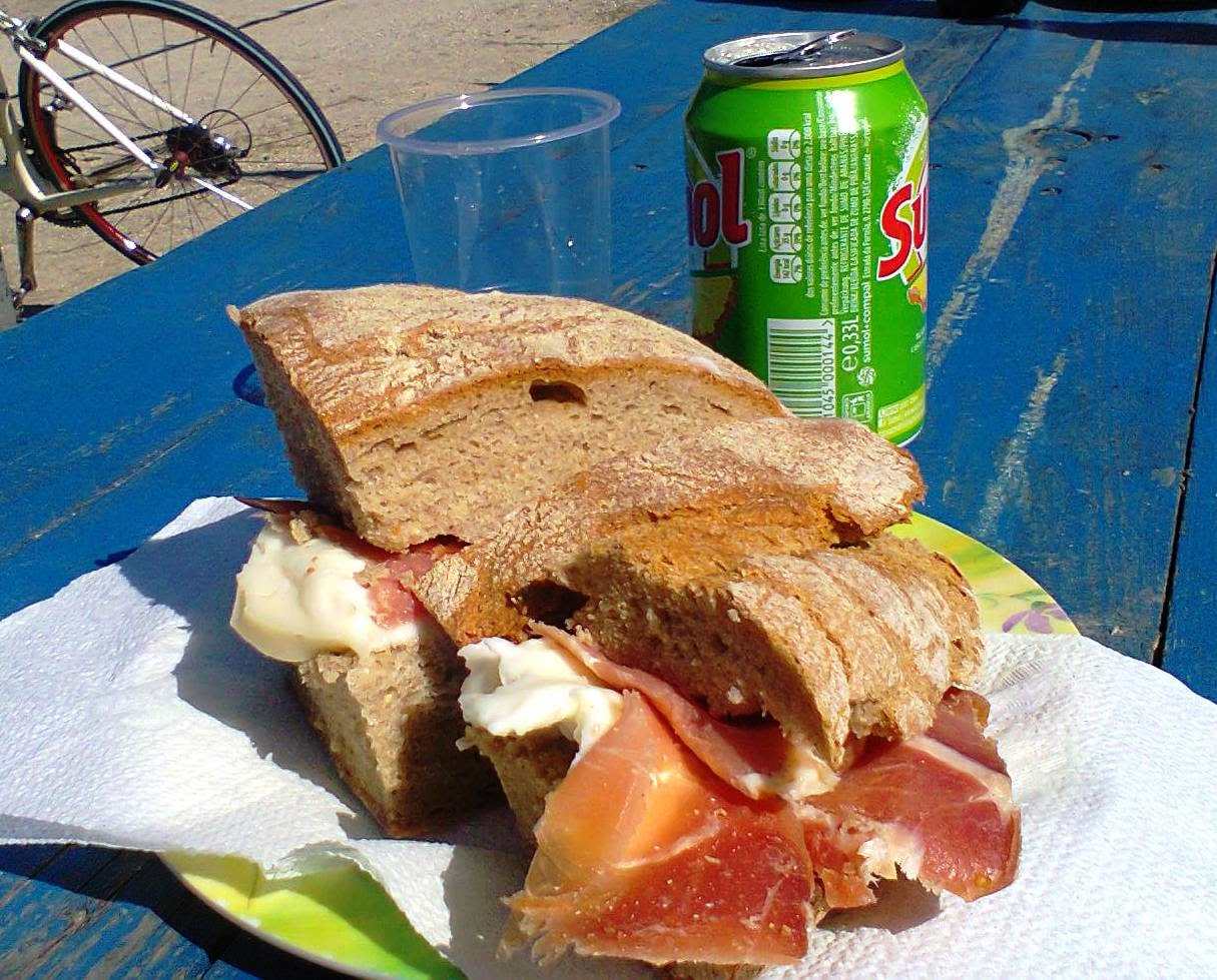 Viver na cidade da Guarda: A melhor e mais famosa sandes da Serra da ...