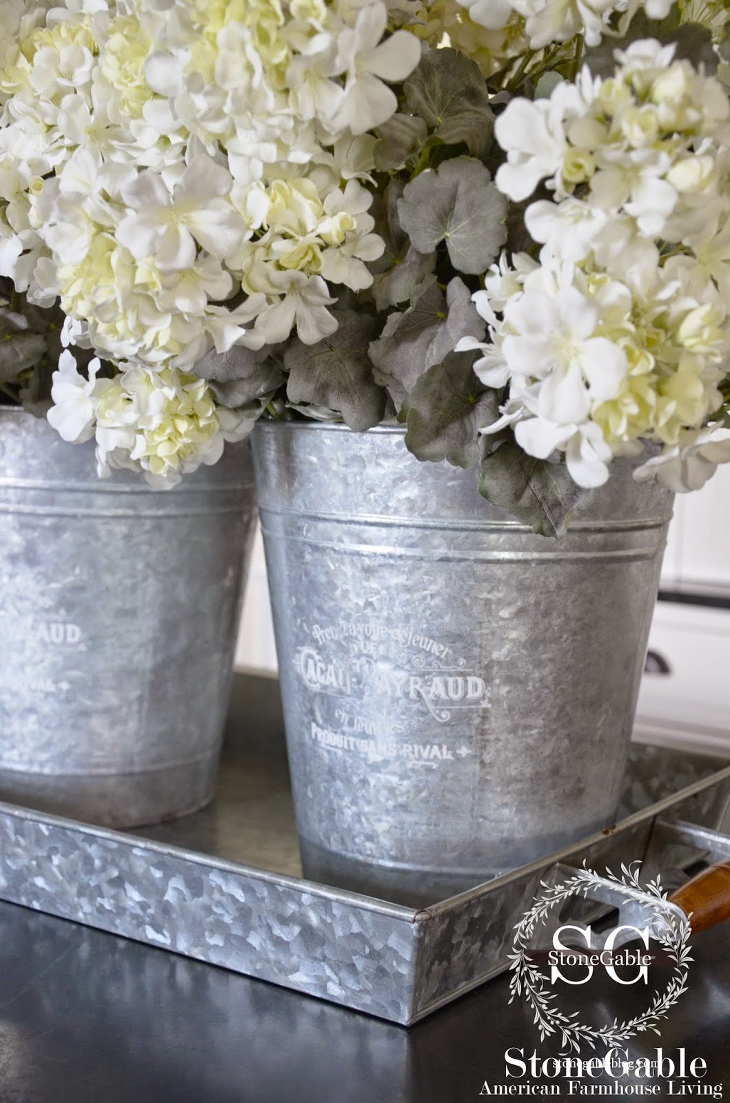 10 ELEMENTS OF A FARMHOUSE KITCHEN - Interior Design Ideas for Your ...