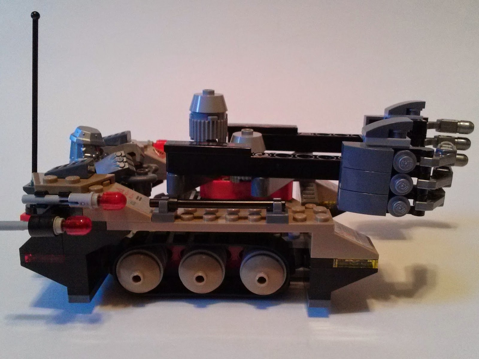 That Figures: REVIEW: LEGO Ultra Agents - Tremor Track Infiltration