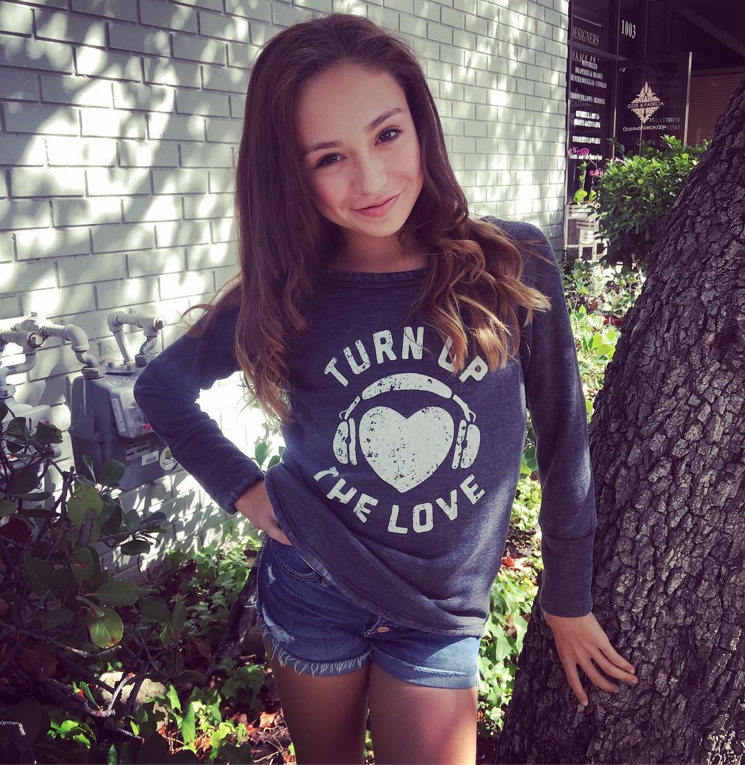 Starlet Arcade: Bailey Gomez