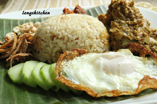 Kitchen Chaos: Nasi Lemak with Chicken Rendang