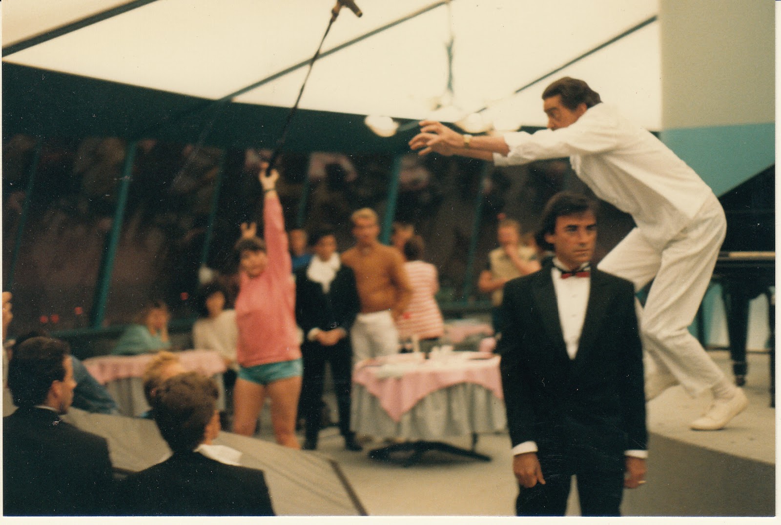 Team Thaao : Les Patterson Saves The World - Photos from Thaao's ...