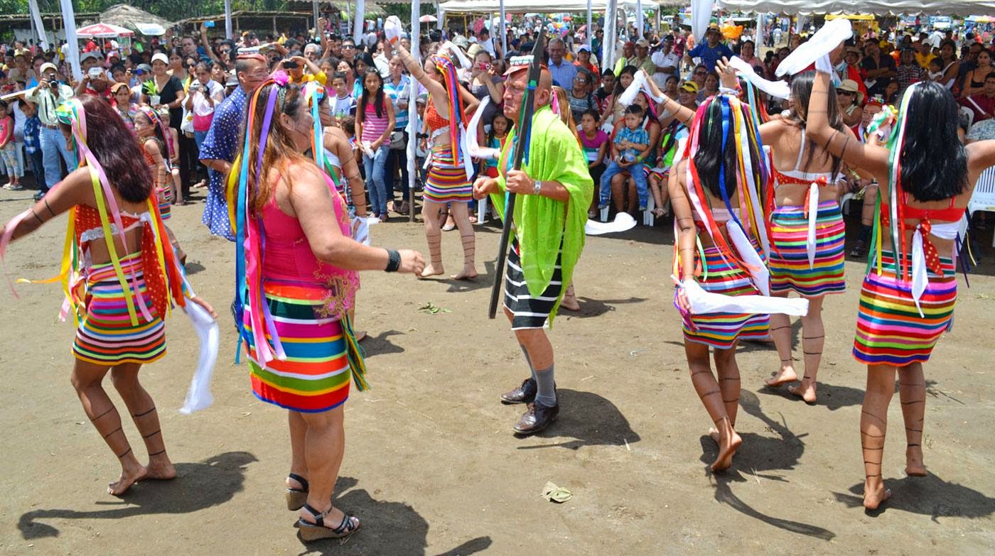 crónicas de mundos ocultos: Ecuador: Tsáchilas en ritual por su año nuevo