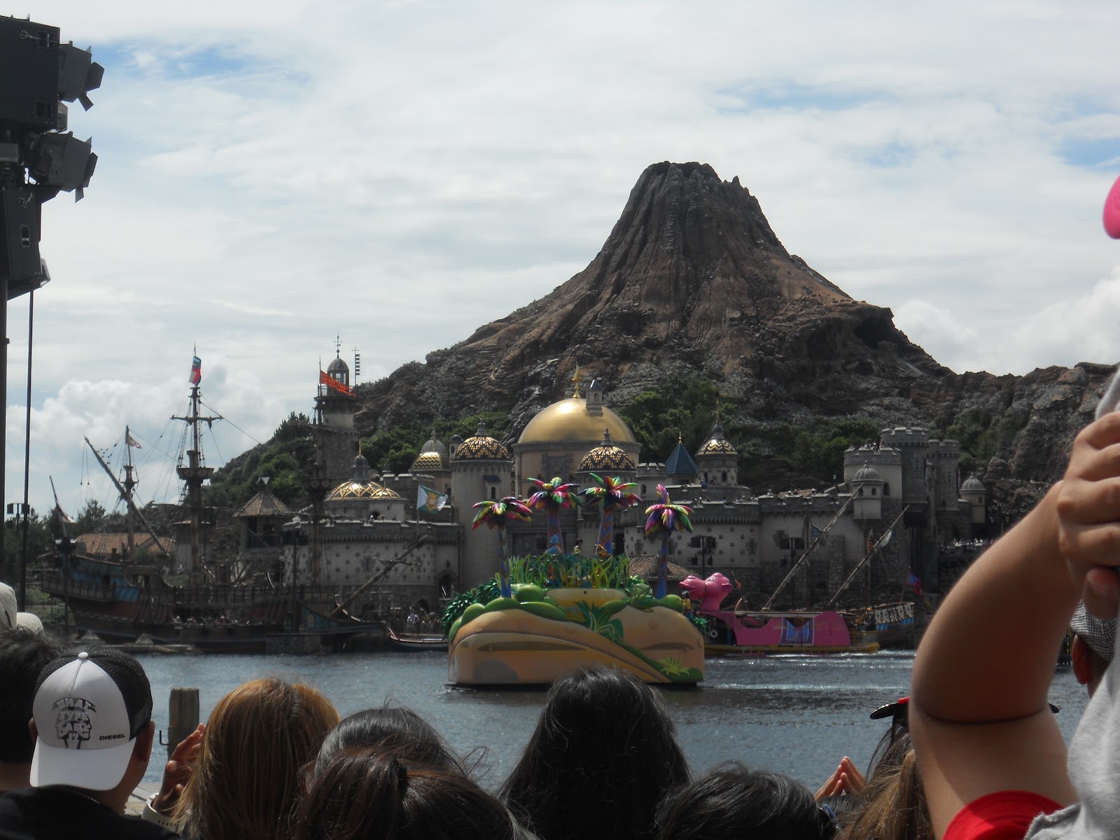Amber's Japan: Luxury Bus, Tokyo, Tsuchiura, Marvel-thons, DisneySEA ...
