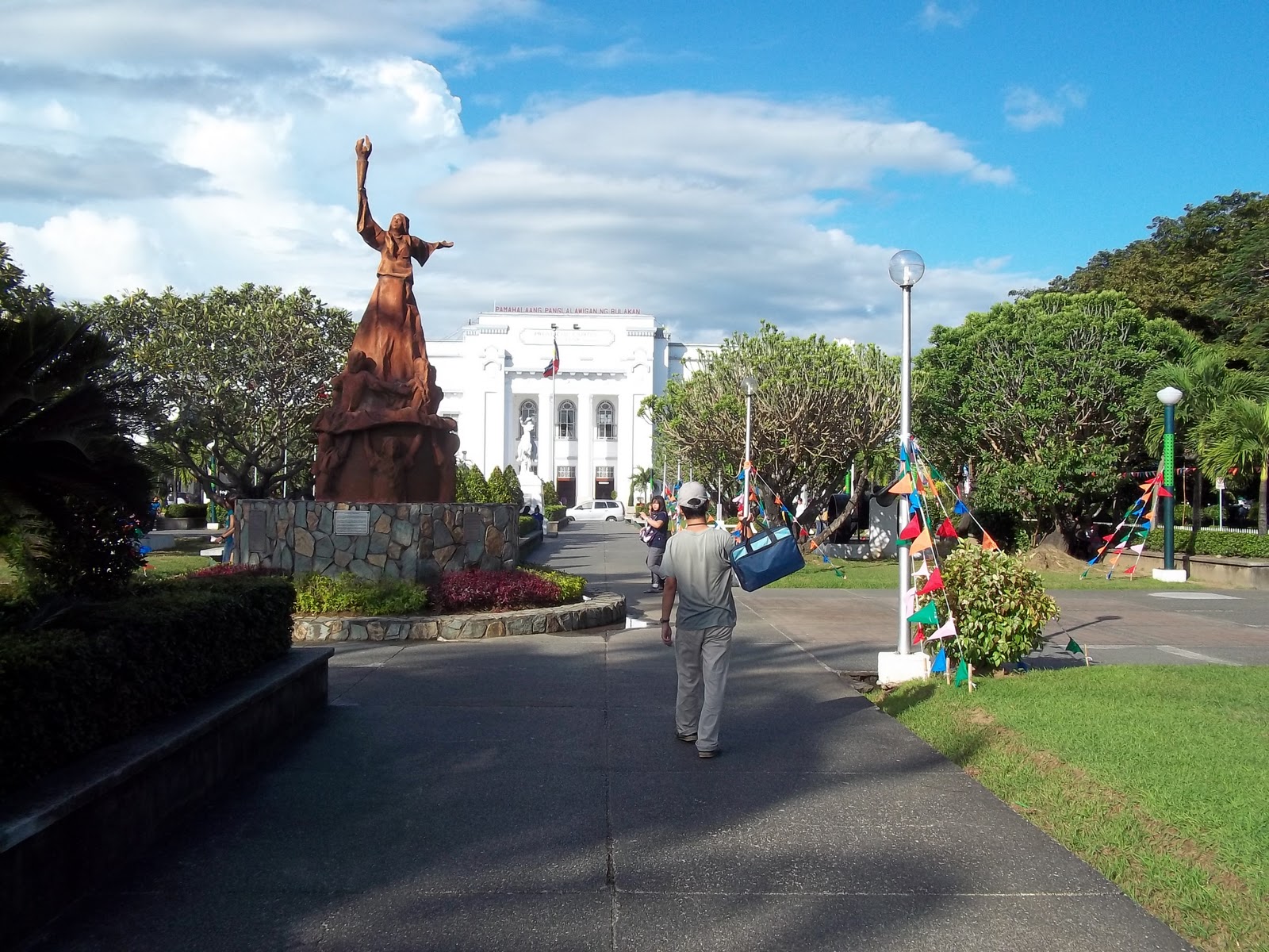 Wandering Caloy: Malolos City: A Short Visit to the Bulacan Provincial ...