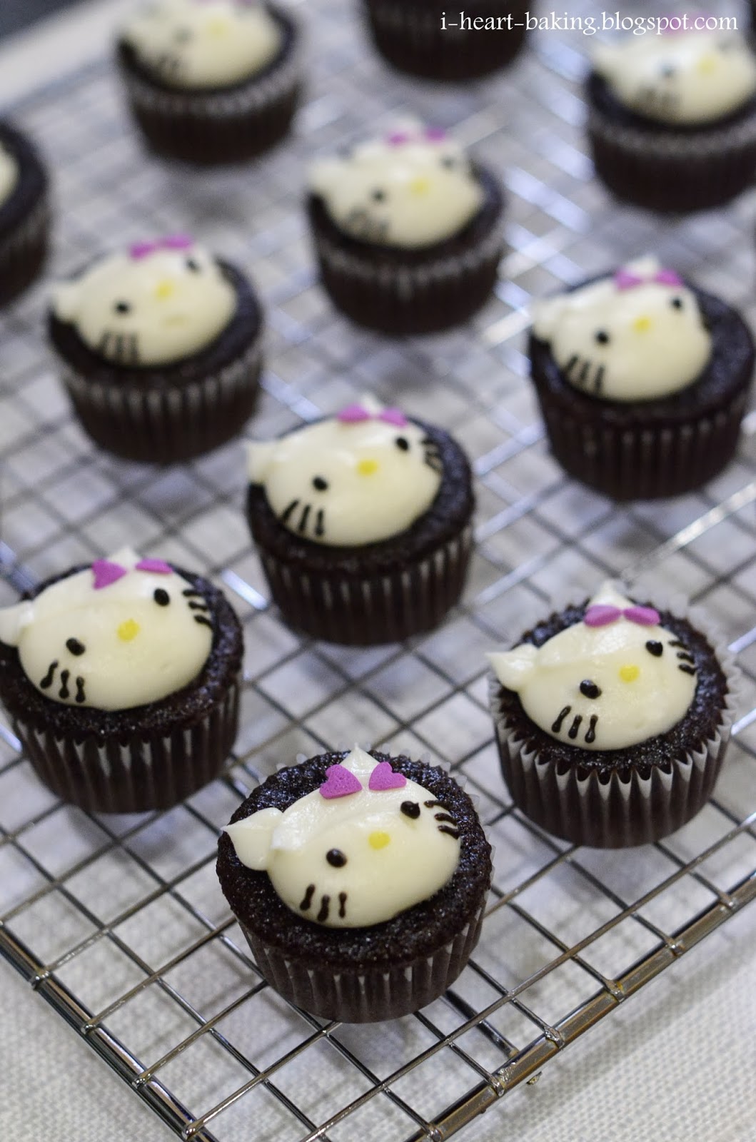 i heart baking!: hello kitty mini cupcakes with purple bows