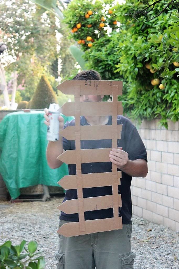 Clearwater Cottage: Easy Cardboard Picket Fence Decoration