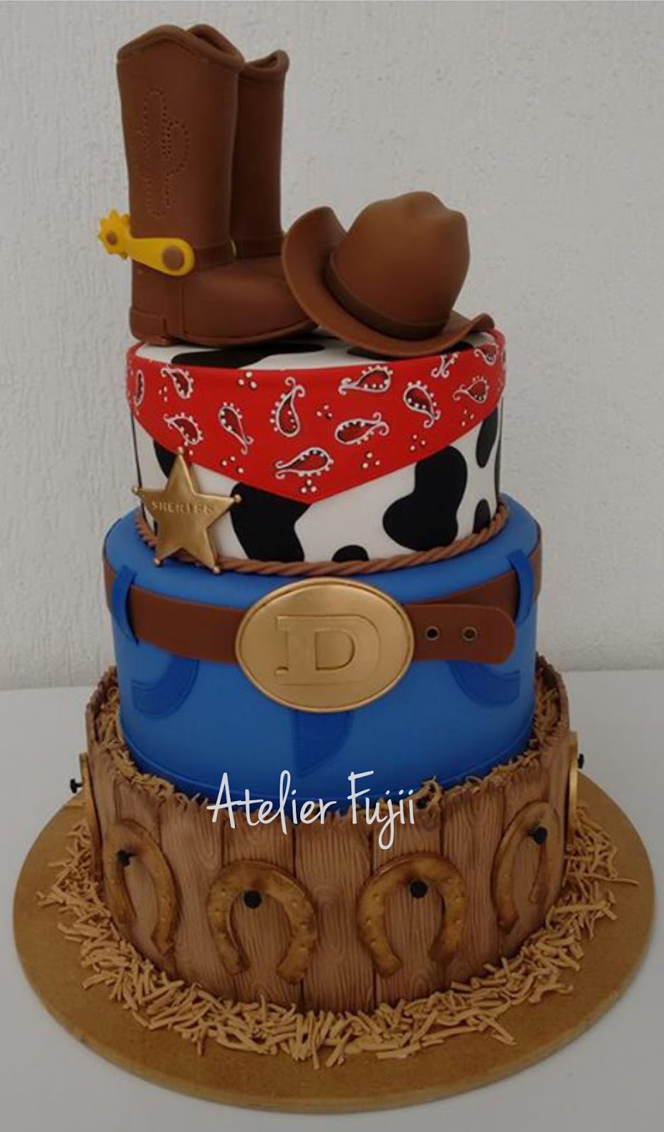 Atelier Fujii by Marcia: Bolo cenográfico COWBOY WOODY