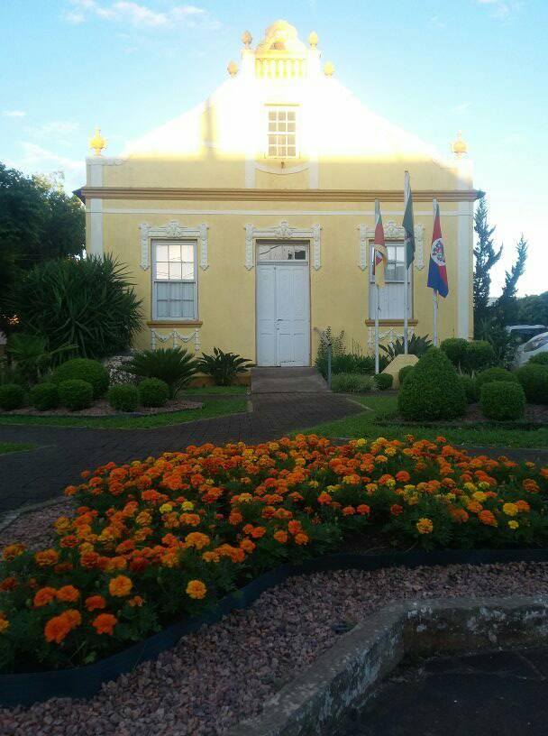 Cenas Perdidas do Rio Grande do Sul e outros.: Canteiro em frente a ...